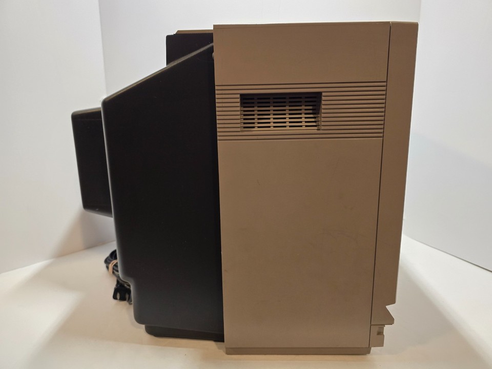 Vintage Commodore 1702 CRT TV Computer Monitor Color Video Retro Gaming ...