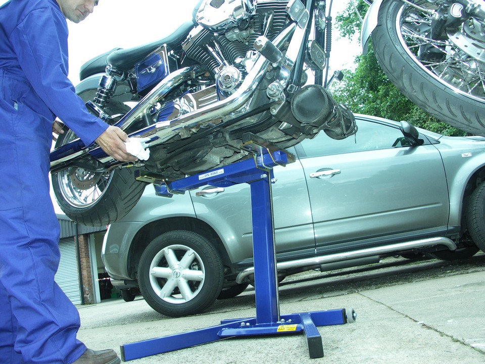 EazyRizer Big Blue Motorcycle lift, Harley Davidson Lift - All ...
