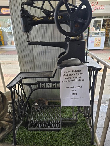 Singer Patcher 29K4 black & gold leather sewing machine with Stand ...