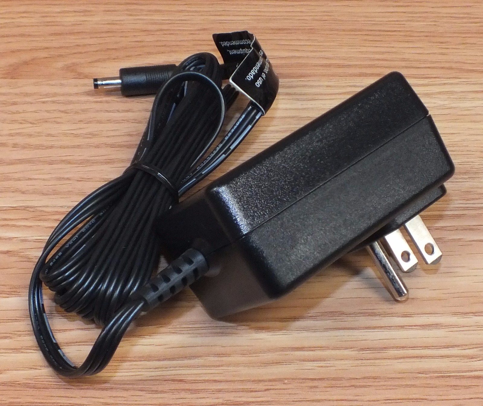 Genuine 2Wire (ACWS011C-05U) 5.1V 2.2A 50-60Hz AC Adapter Power Supply ...