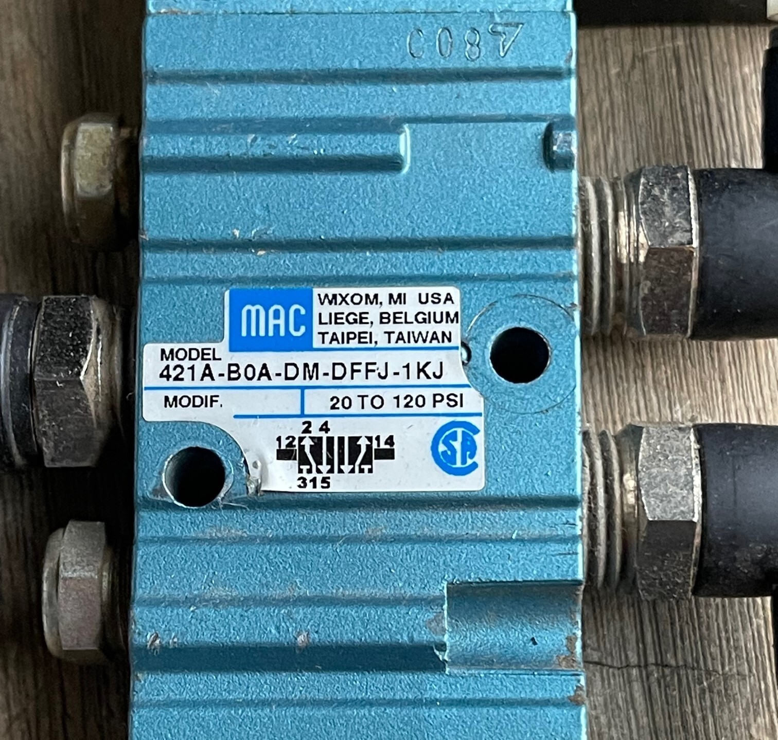 MAC 421A B0A DM DFFJ 1KJ SOLENOID VALVE WITH 2 DM3A DFFJ 1KJ COILS 120