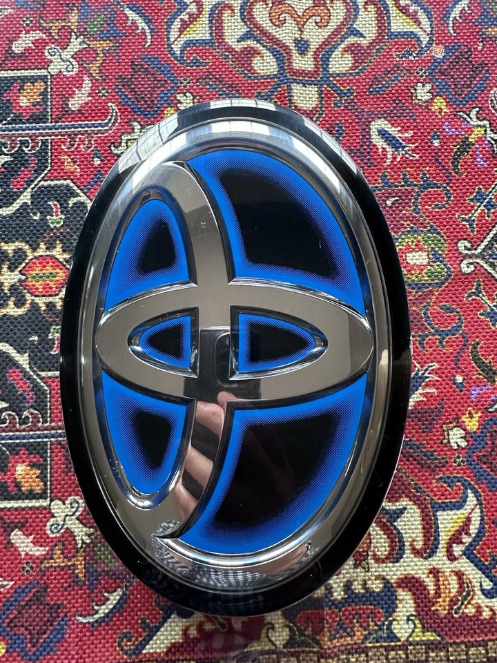 Toyota Sienna Hybrid OEM 2021-2023 Front Grille Emblem Logo Radar 90975 ...