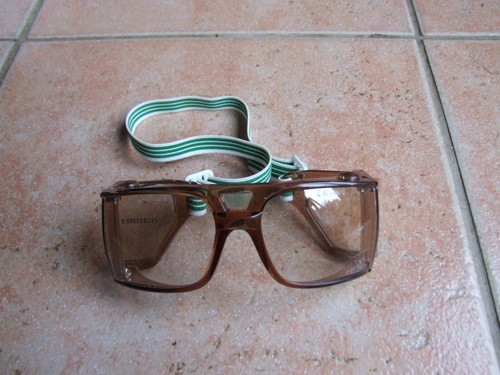 Legless safety glasses with strap - BS2092-2 lens, plus spare lens and ...