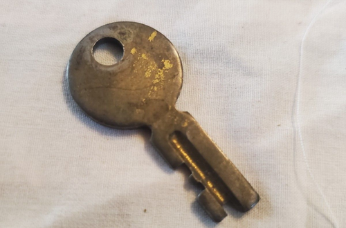 Vintage Singer Featherweight 221-222 Sewing Machines Carrying Case Key ...