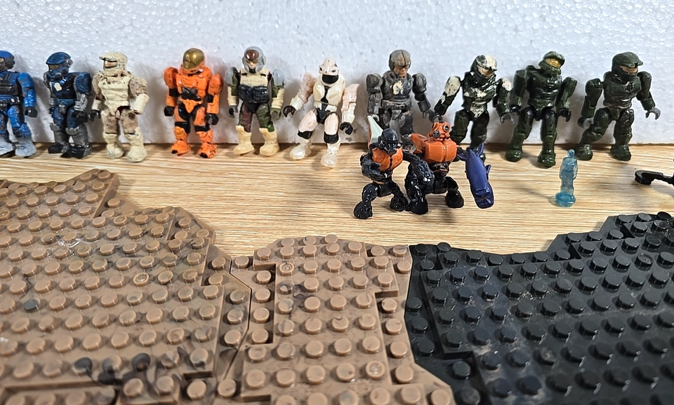 Halo Call of Duty Mega Bloks Mega Construx Mini Figures Base Plates ...