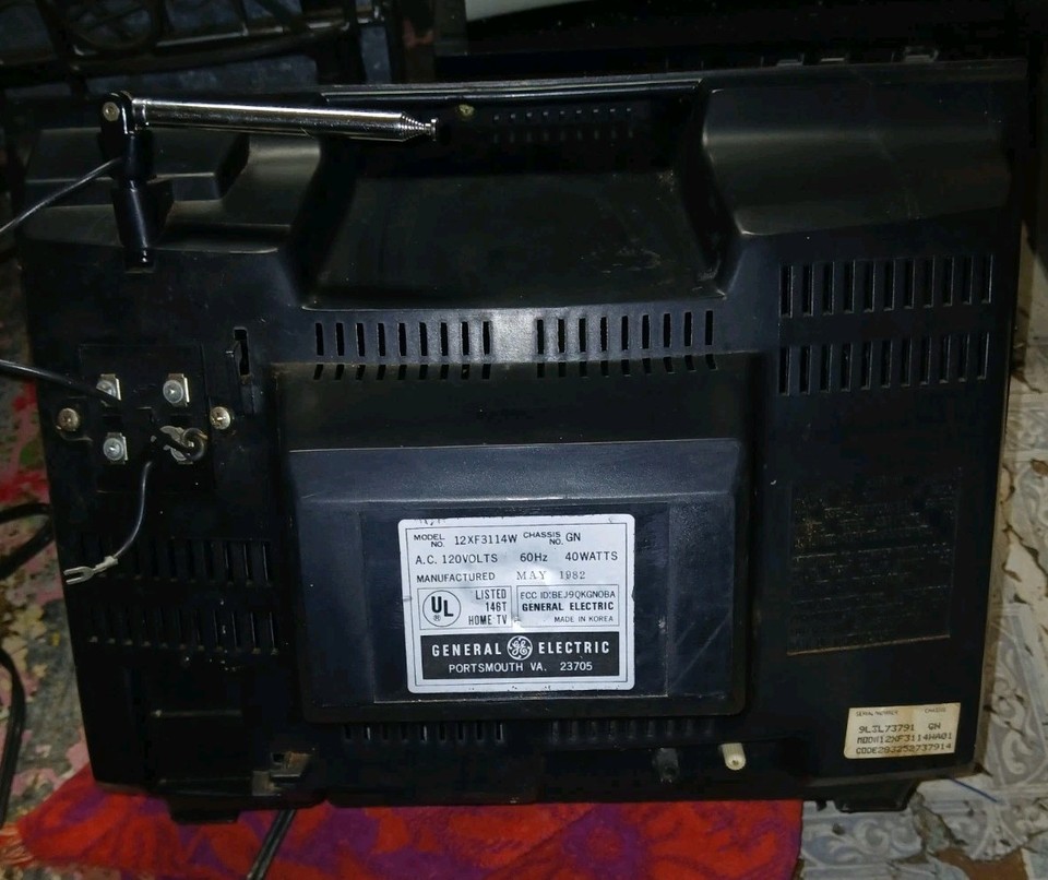 1982 General Electric Performance Portable B&W 10” Television 12XJ4114W ...