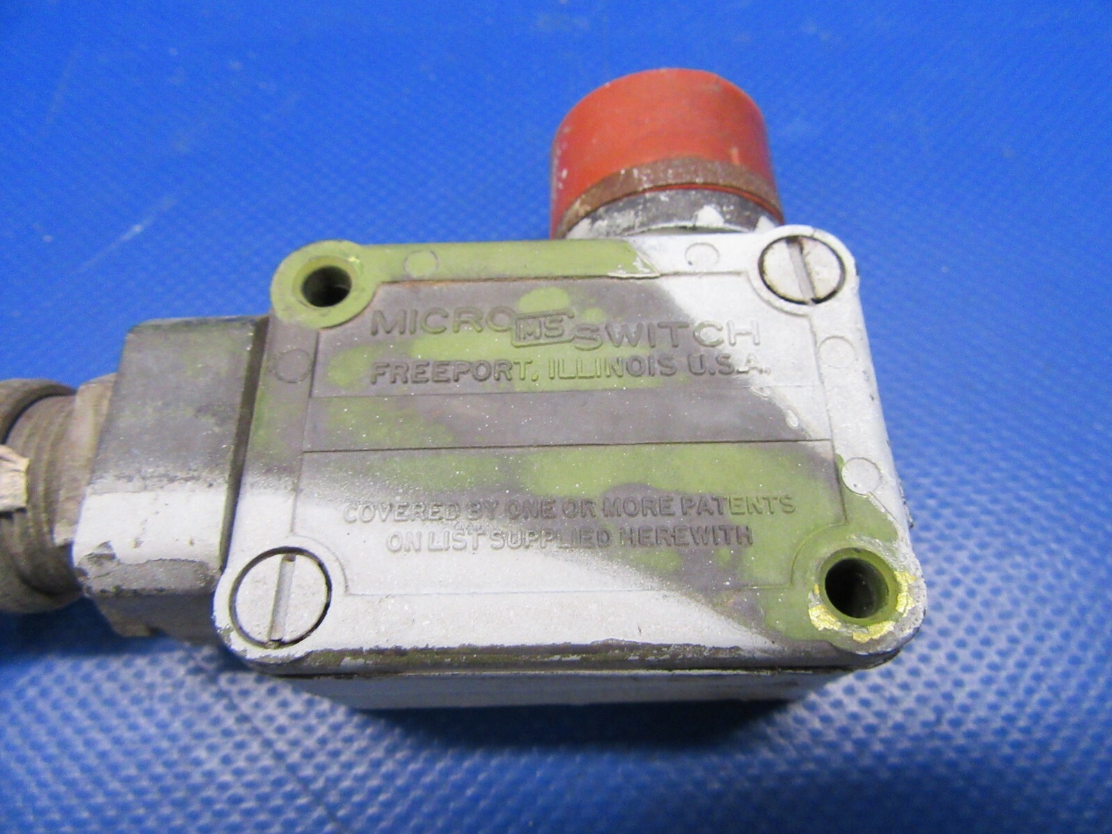 Cessna T310Q Micro Switch Nose Gear Down P/N 2VB1 (0319-352) | eBay