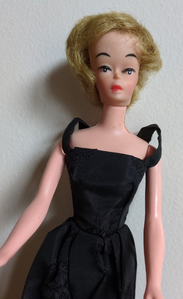 VTG 1962 Midge Bubble Cut Mattel Barbie Doll w/Clothes & Trunk Carrying ...