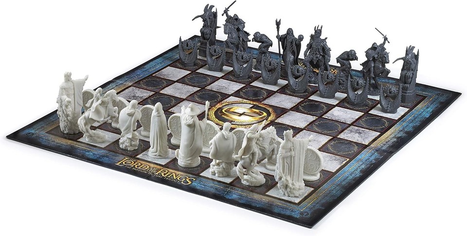 The Noble Collection Lord of Rings Chess Set: Battle for Middle-Earth ...