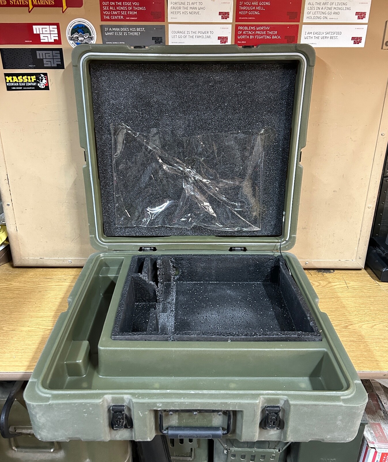 GENUINE US ARMY HARDIGG TYPE COMPUTER CASE GREEN WATERPROOF W/ HANDLE ...