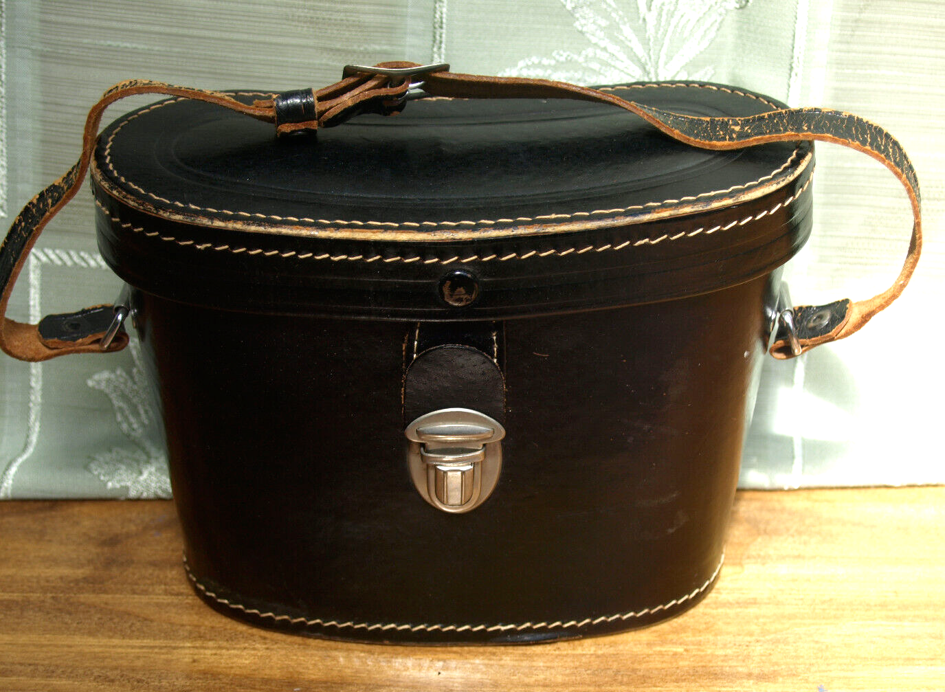 Selsi Luminous 6x30 Binoculars w/ Case - one plastic eye cover is ...