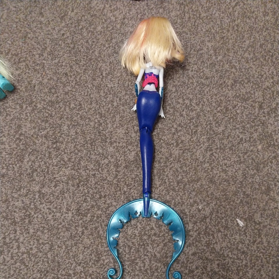 Mattel Monster High Lagoona Blue Great Scarrier Reef Glowsome Ghoulfish ...