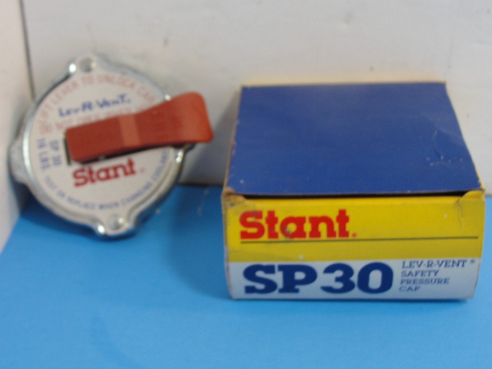 Vintage Stant SP30 Lev-R-Vent Cap 16 LB 1971-85 BMW 65-83 Ford Chevy ...