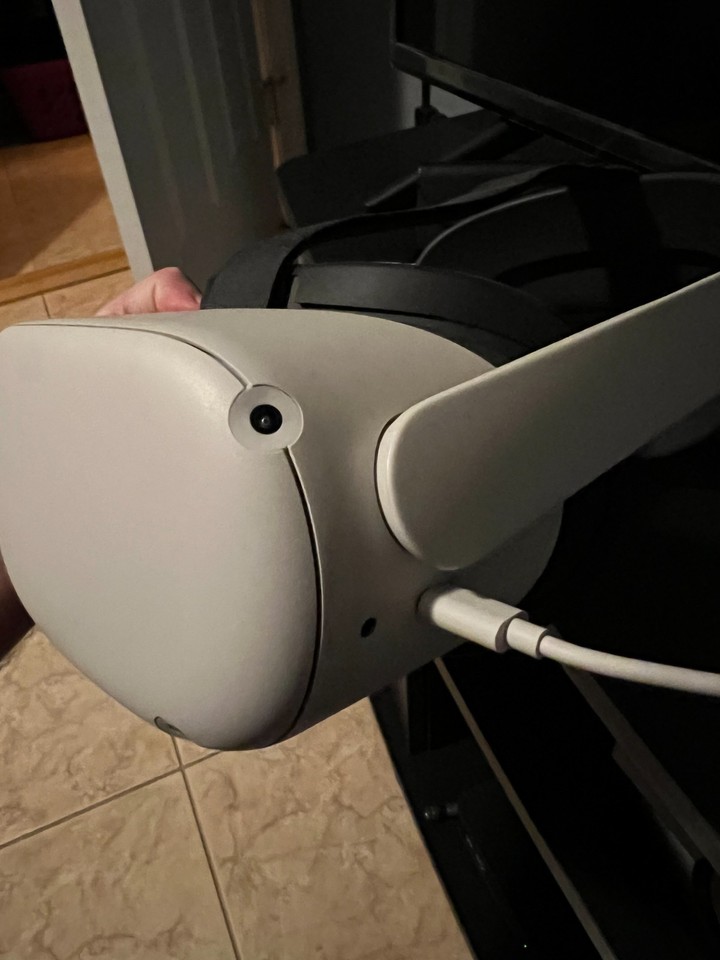 Meta Oculus Quest 2 VR 64GB W/Both Controllers + Elite Strap Gently ...