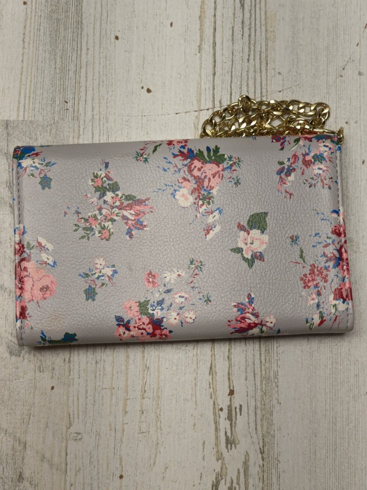 Bandolino Women's Chain Wallet Wristlet Gray Floral PVC Fold Up Tri ...