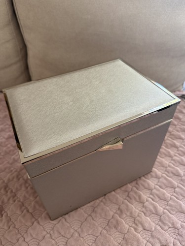 La Mer Large Velvet Vanity Box with Bag | eBay