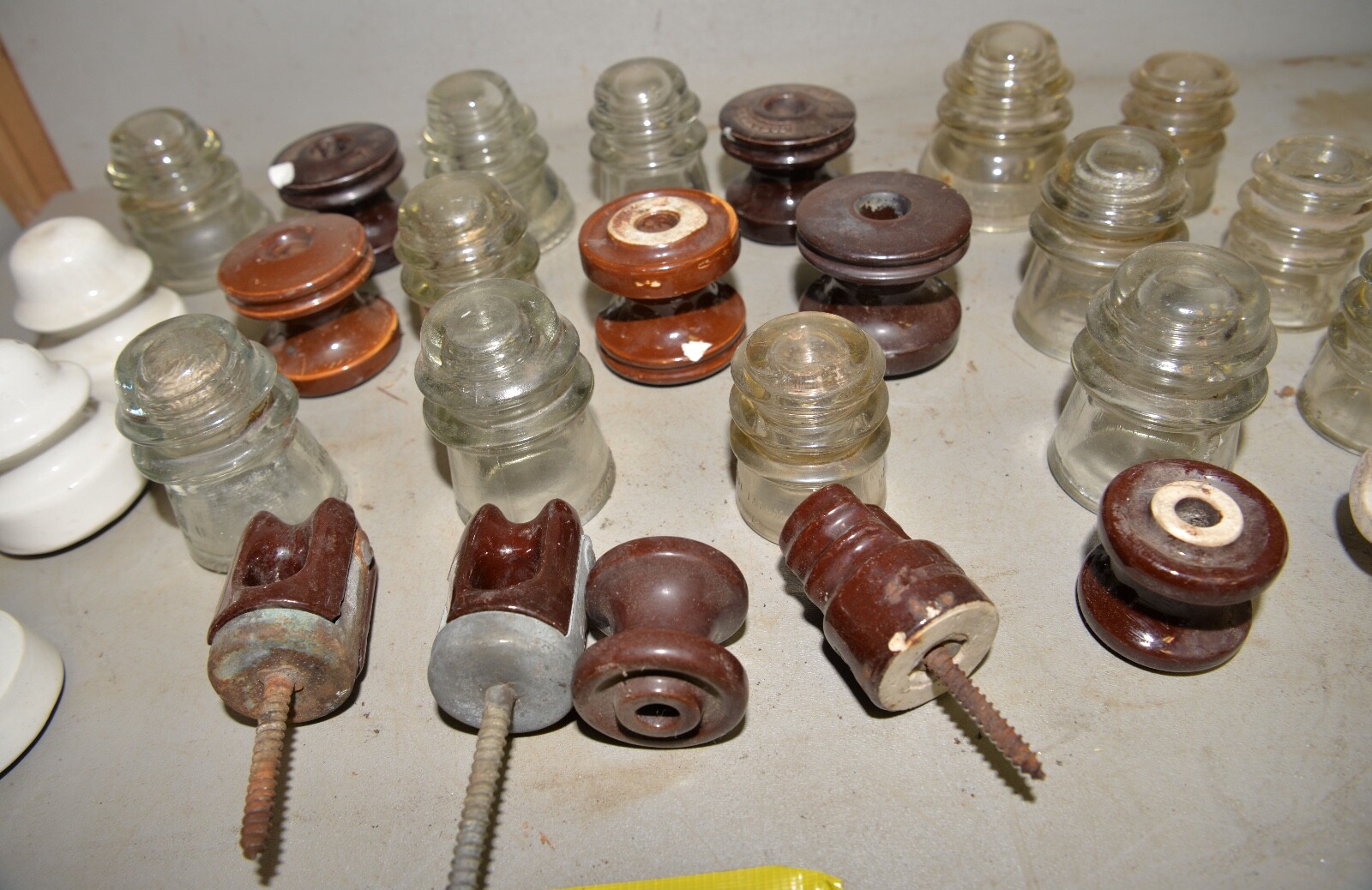 26 collectible glass ceramic insulators vintage power pole tool lot ...