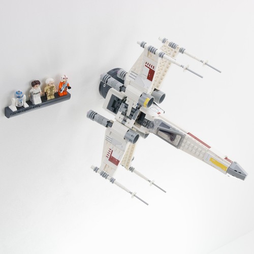 Adjustable wall mount for LEGO 75301 Luke Skywalker's X-Wing Fighter ...
