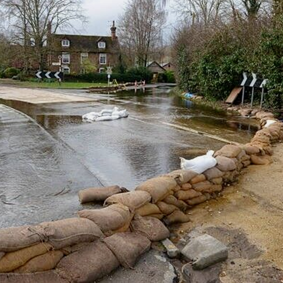 x10 Hessian Sand Bag Sacks 33cm x 76cm Ideal For Flood Defence Water ...