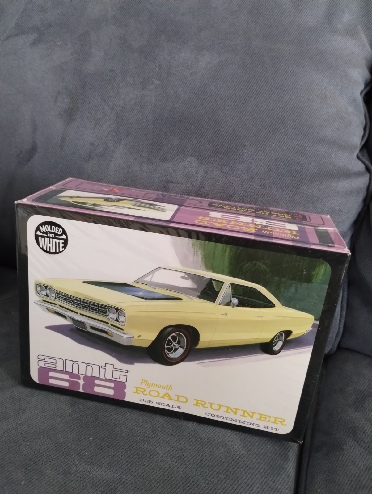 VINTAGE 2014 AMT/Round2models 1968 Plymouth Hemi Road Runner Model Kit ...