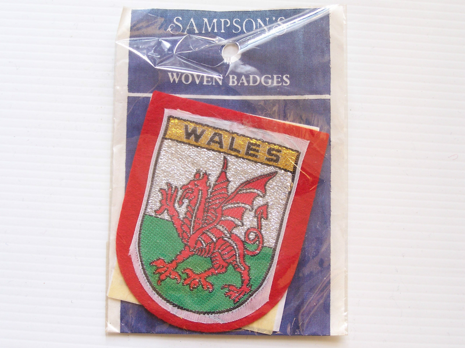 VINTAGE WALES UNITED KINGDOM EMBROIDERED SOUVENIR PATCH WOVEN CLOTH SEW ...