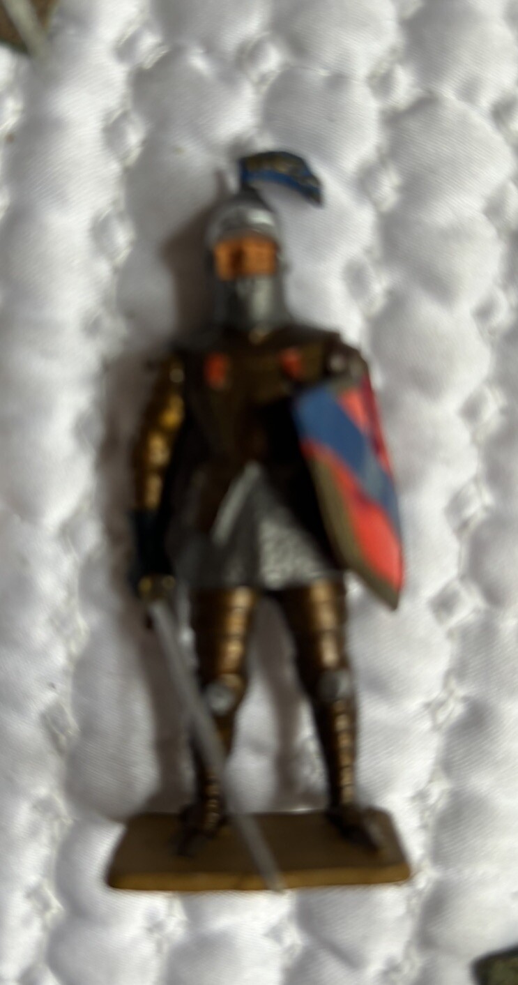 STARLUX Toy soldier 1:32 Knight Plastic W/Shield Collectible Used Good | eBay