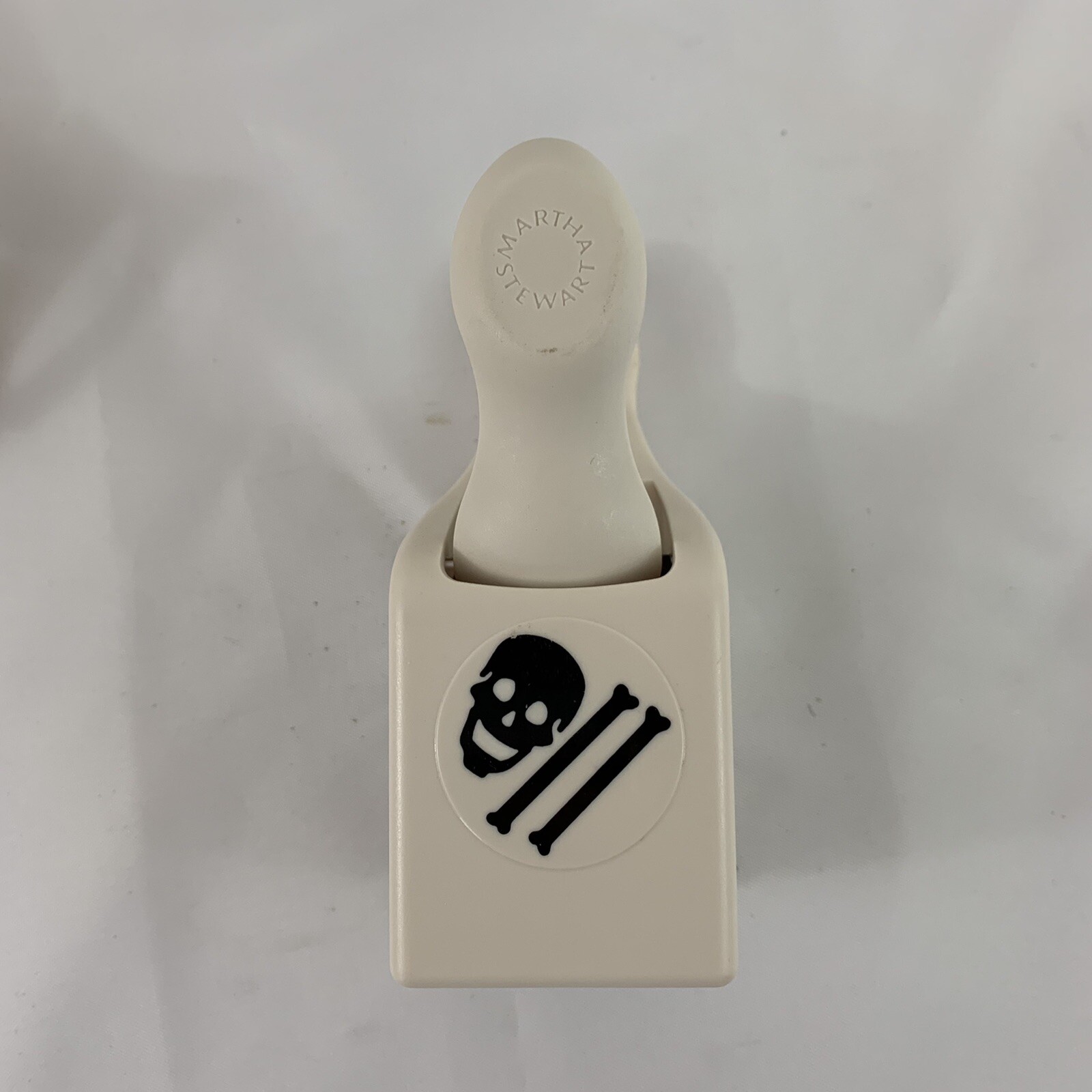 Martha Stewart Craft Punch Skull and Bones Halloween Stand Up Crafting ...