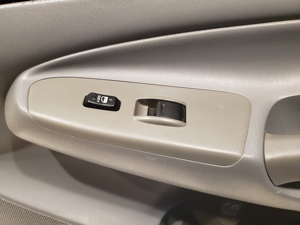 05-08 Toyota Tacoma RIGHT FRONT PASSENGER Side Gray Door Panel Window ...