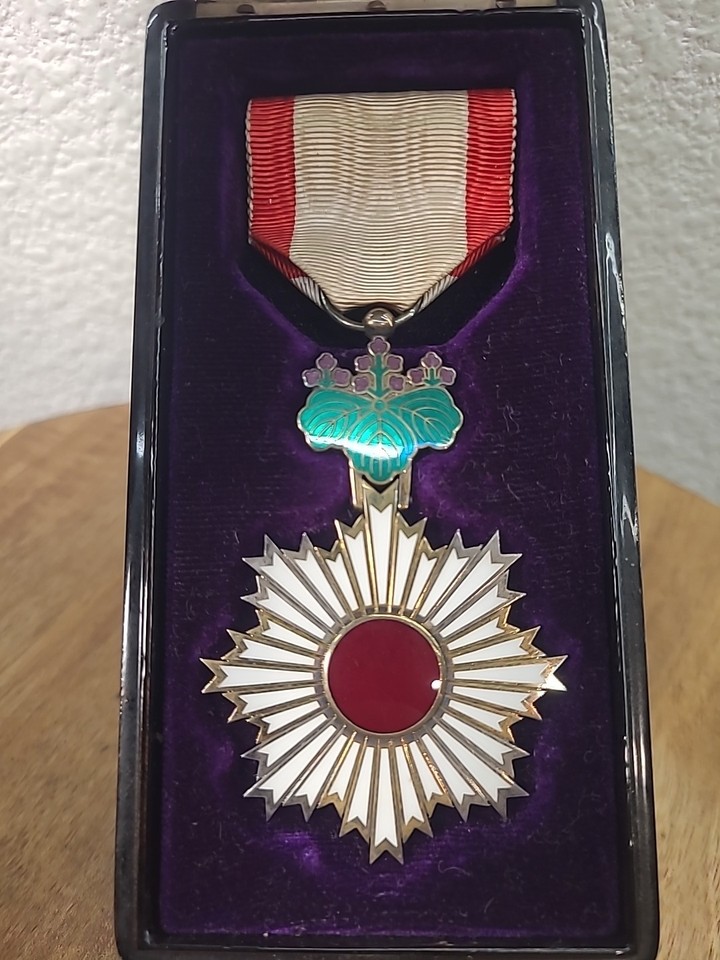 Vtg WWII Japanese Order of the Rising Sun 5th Class Medal Beautiful ...