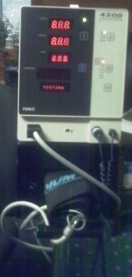 IVAC 4200 Vital Check Patient Monitor w/ Temp Probe & cart Money Back ...