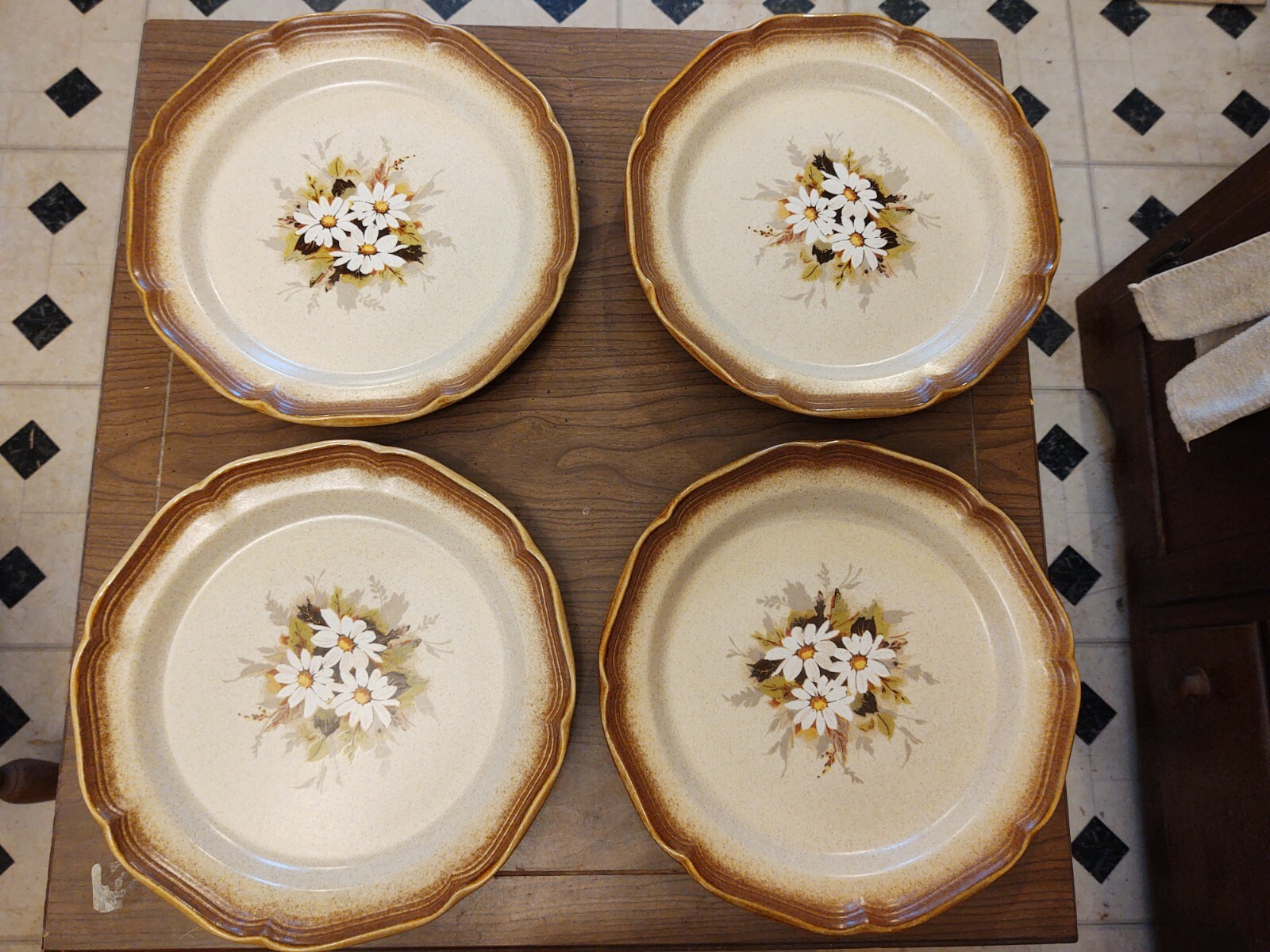Set of 4 Vintage Mikasa Dinner Plates Whole Wheat Loves Me Pattern | eBay