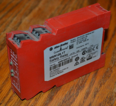 Allen Bradley Guard Master Safety Relay MSR126.1T (440R-N23114) 24V AC ...