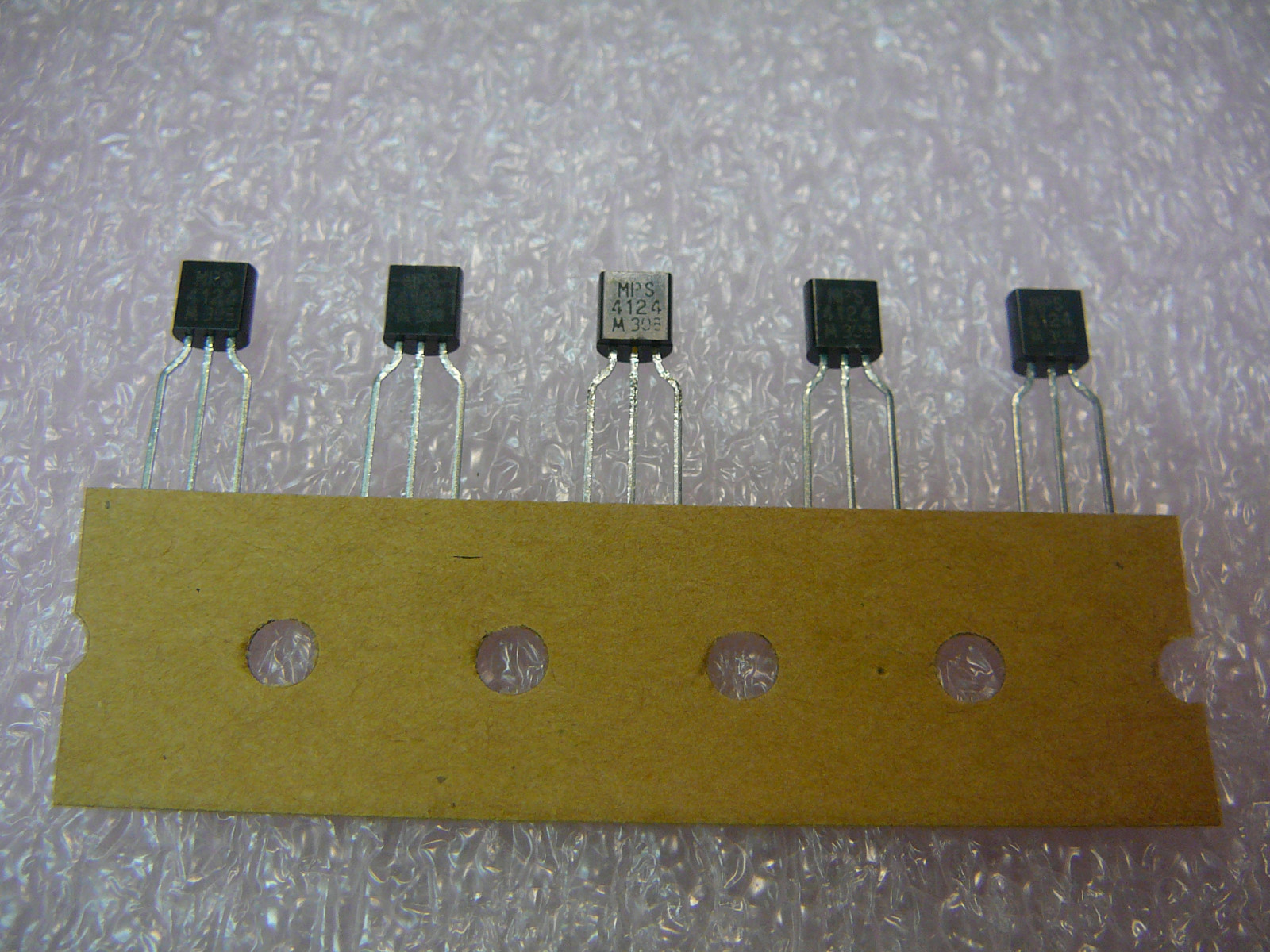 MOTOROLA MPS4124RLRP Amplifier Transistor NPN Silicon TO-92 Bent Leads ...