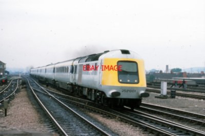 PHOTO CLASS 252 UNIT NO 252 001 AT READING 1975 | eBay UK