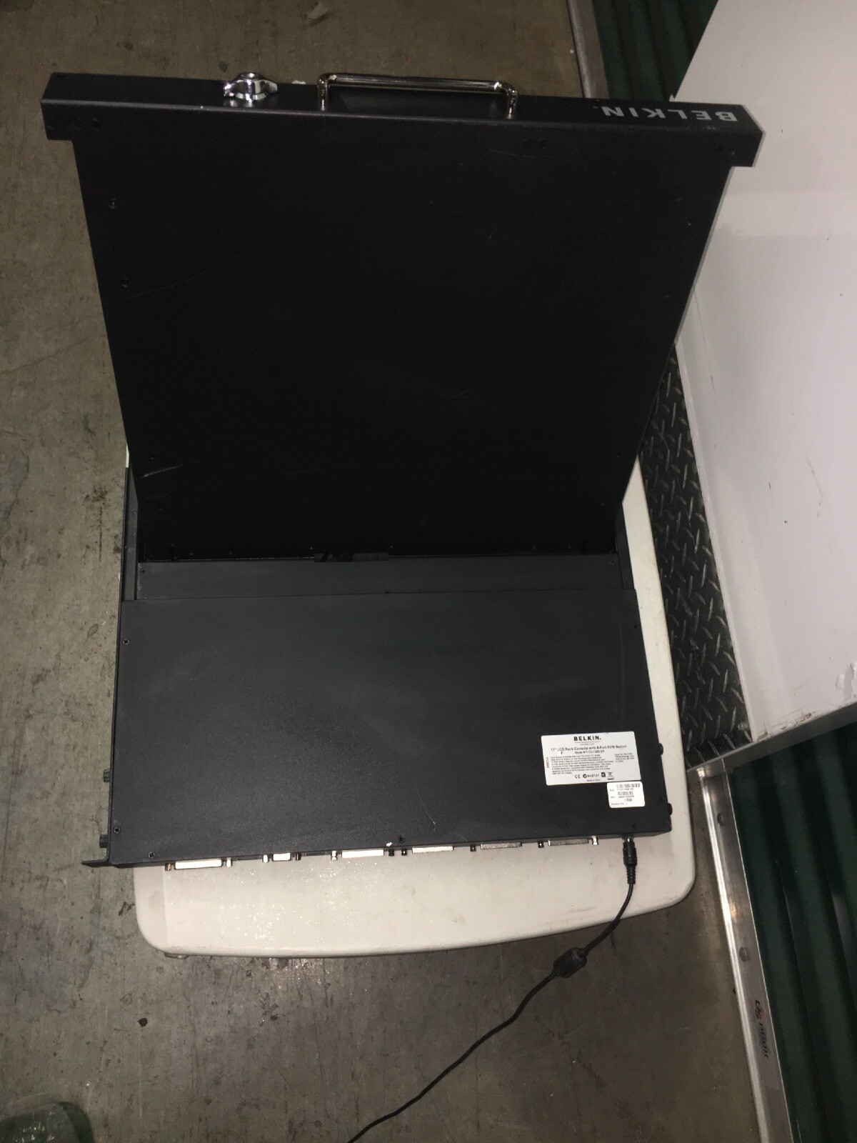 BELKIN 17" LCD RACK CONSOLE 1U, SINGLE-RAIL TECHNOLOGY F1dc108b-Sr 8 ...