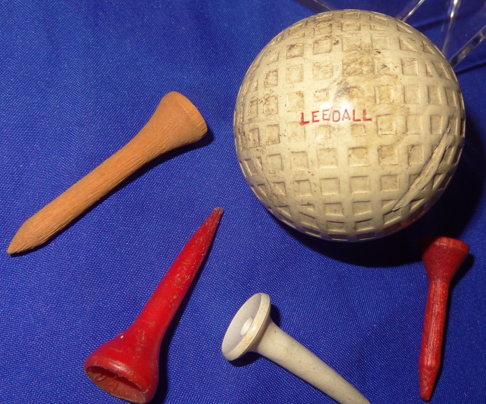 LEEDALL ADVERTISING VINTAGE ANTIQUE GOLF BALL, 4 VINTAGE GOLF TEES IN ...