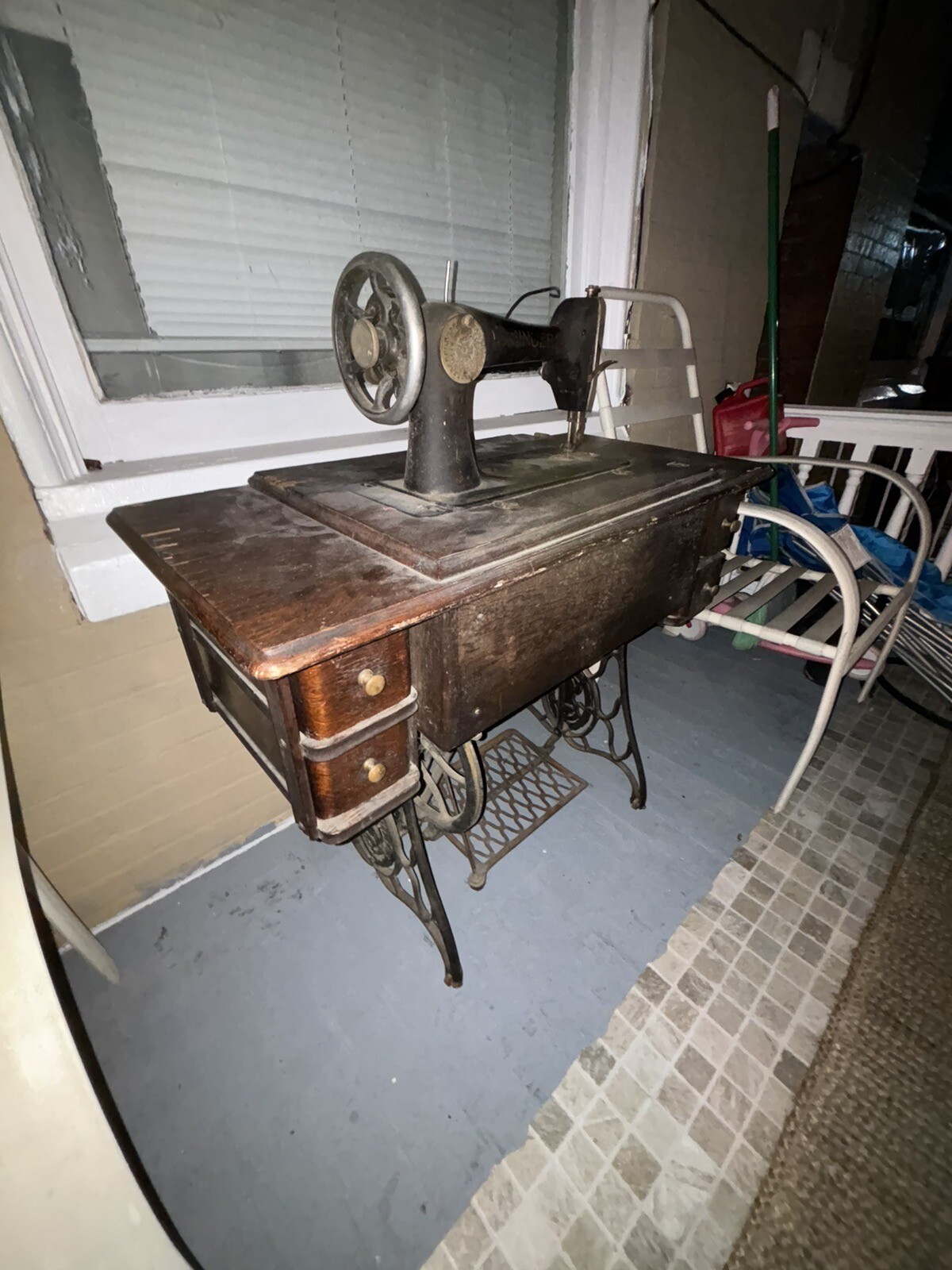 Antique Singer sewing machine and desk. G series serial number. | eBay