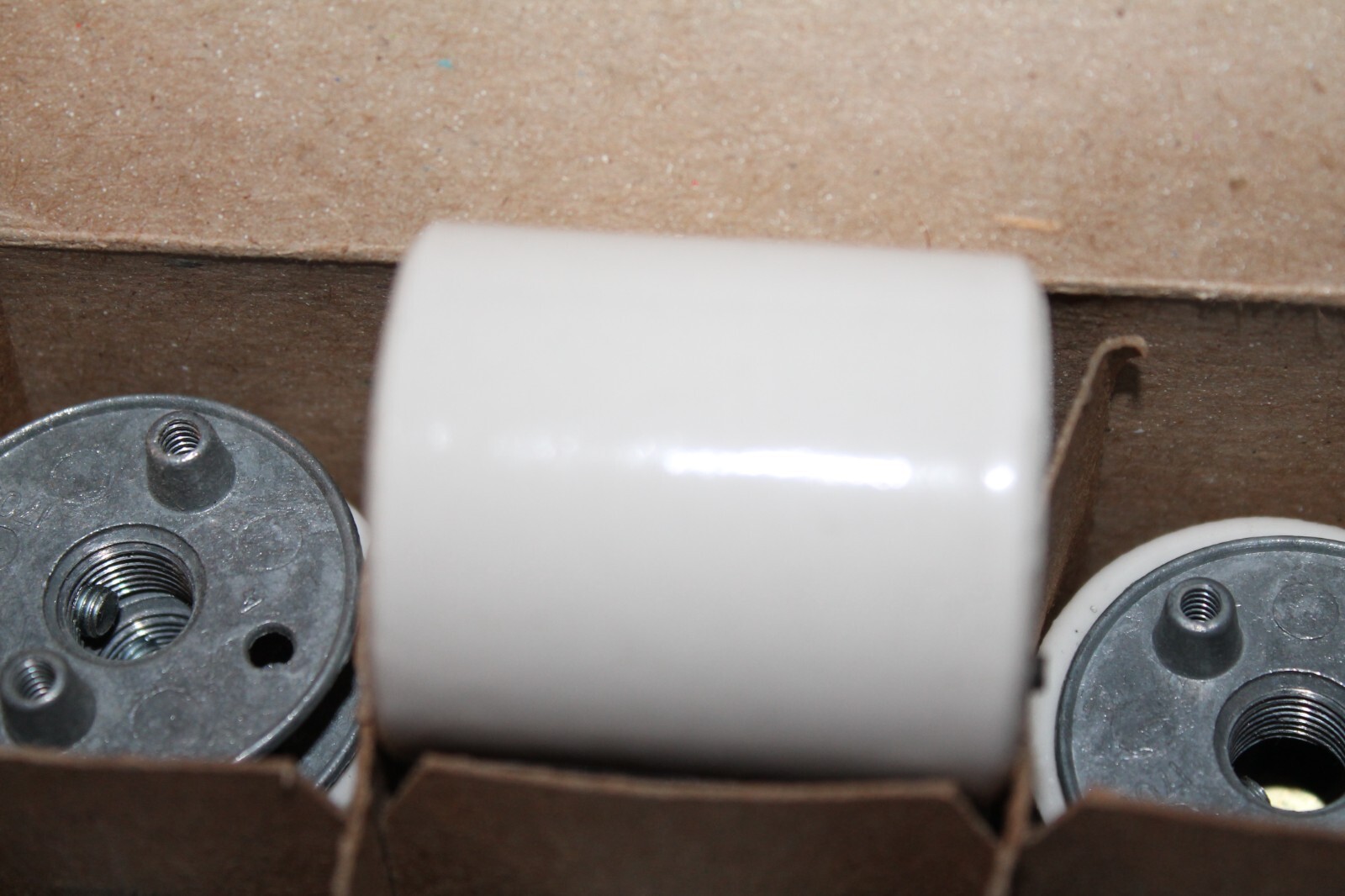 NEW OLD STOCK Leviton Box of 10 Porcelain Keyless Lampholder Sockets ...