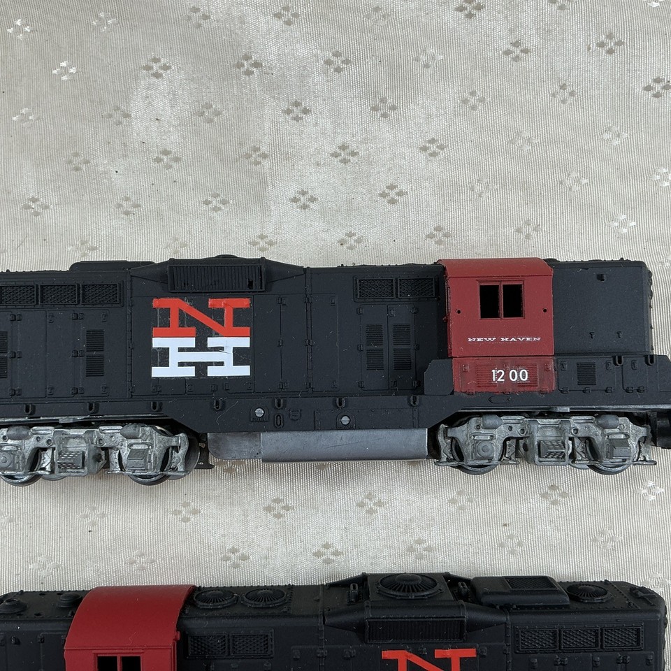 2 Athearn HO-Scale GP9 Diesel New Haven Railroad Ready To Run Clean ...