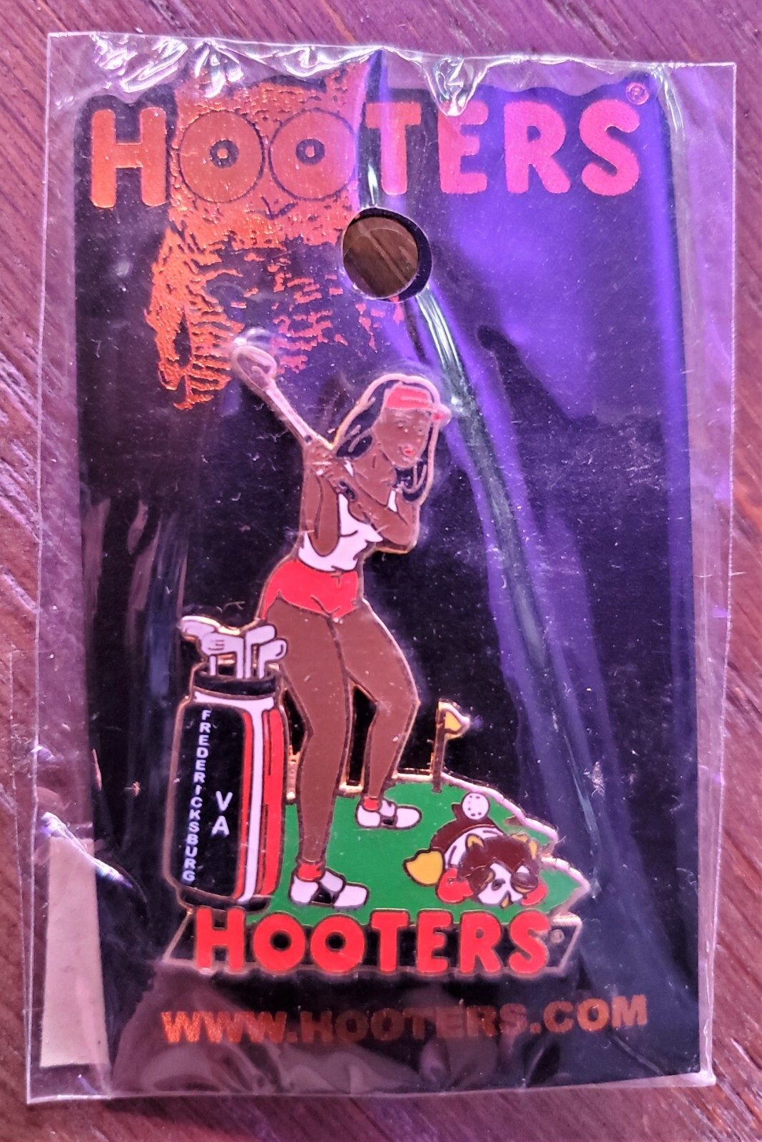 HOOTERS GOLF FREDERICKSBURG PIN NEW ON CARD & WRAPPER | eBay