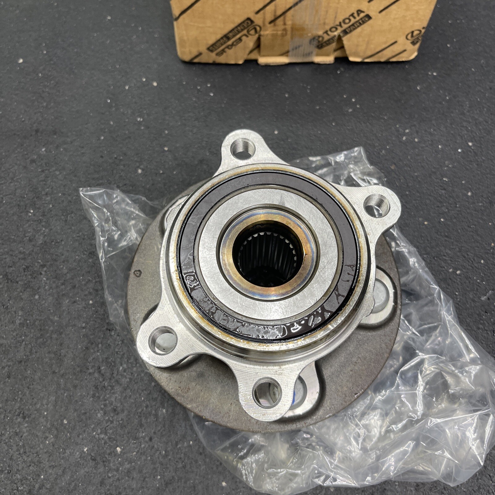 Genuine OEM Front Wheel Bearing and Hub Assembly for Toyota 435500R060 ...