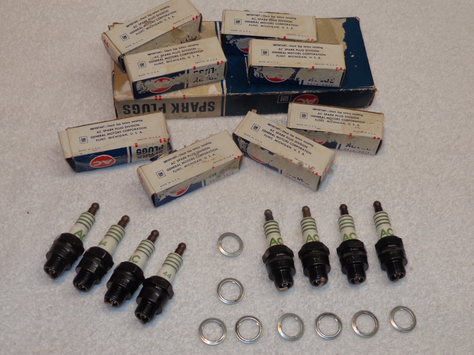 ‘NOS’ AC-44 Spark Plugs ‘4 equal Green Rings'..... 'FIRE RING'.....Made ...