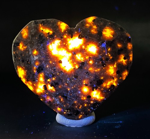 Under UV Very Bright Yooperlite Yooper Stone Lake Superior Glowing Rock ...