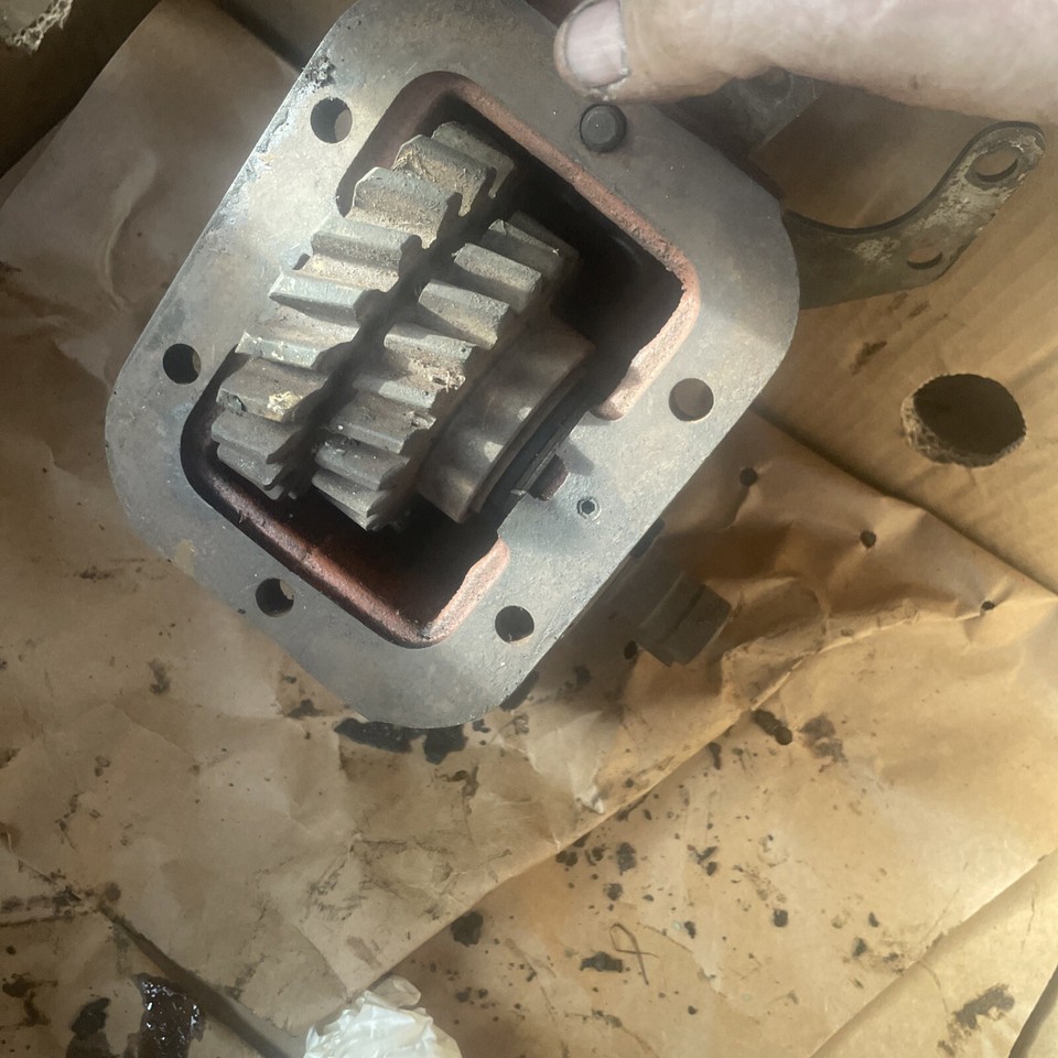 Muncie Mfg Co. Chelsea Power Take-Off Transmission PTO MODEL 35HP C3E ...