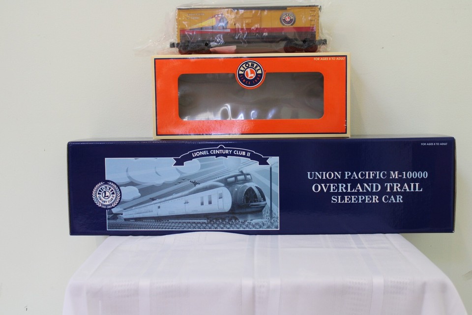 Lionel Trains Union Pacific M10000 Overland Trail Sleeper Car + Boxcar ...