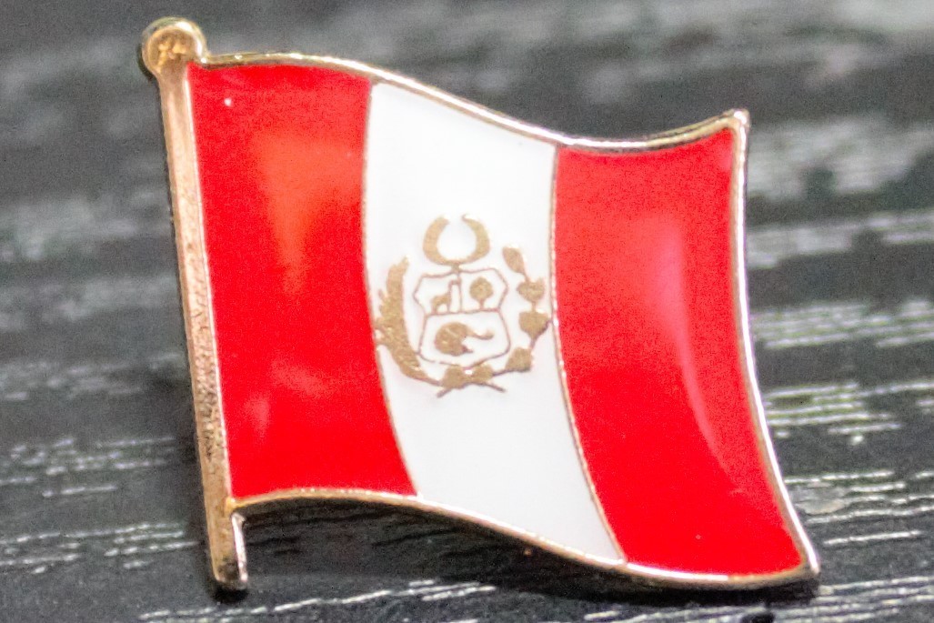 PERU Peruvian Metal Flag Lapel Pin Badge *NEW*MIX & MATCH BUY 3 GET 2 ...