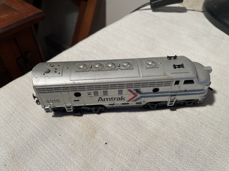 HO Scale Tyco Amtrak F9 Diesel Locomotive #4316 – Powers On – Needs ...
