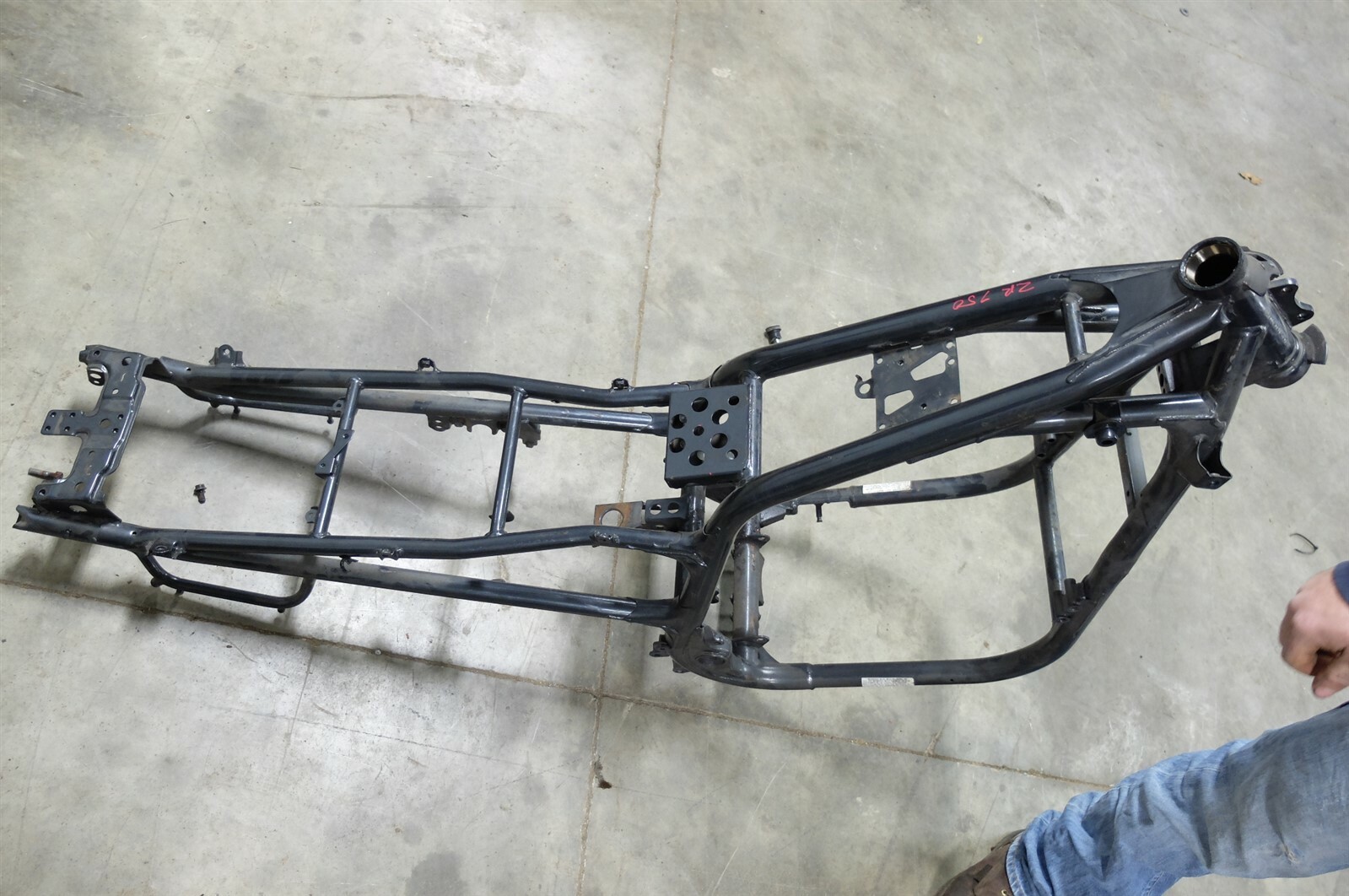 02 Kawasaki ZR 750 ZR750 ZR7 ZR-7 S frame chassis | eBay