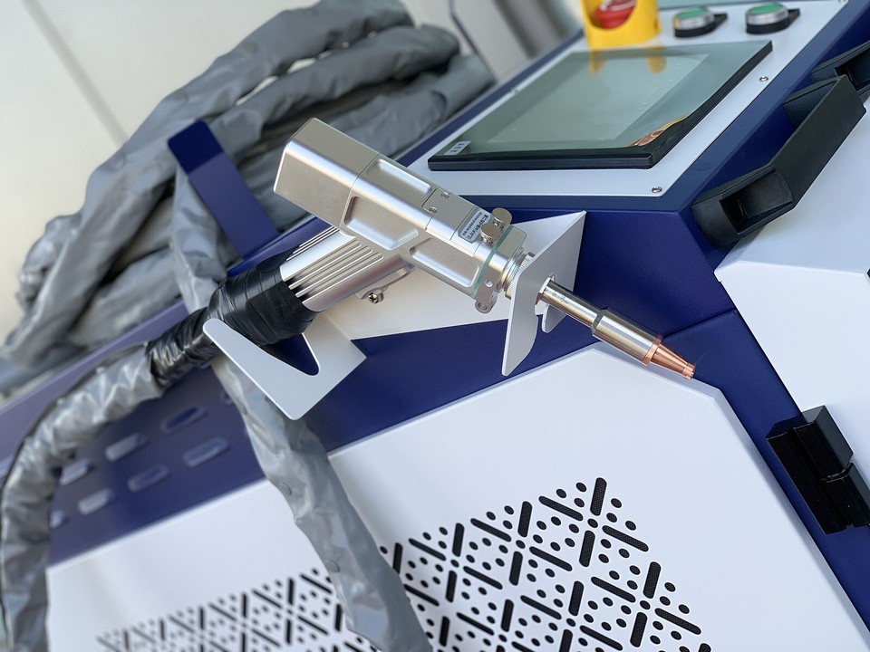 2000W Raycus Handheld Laser Welder 4 IN 1 Double Pendulum Wire Feeder ...