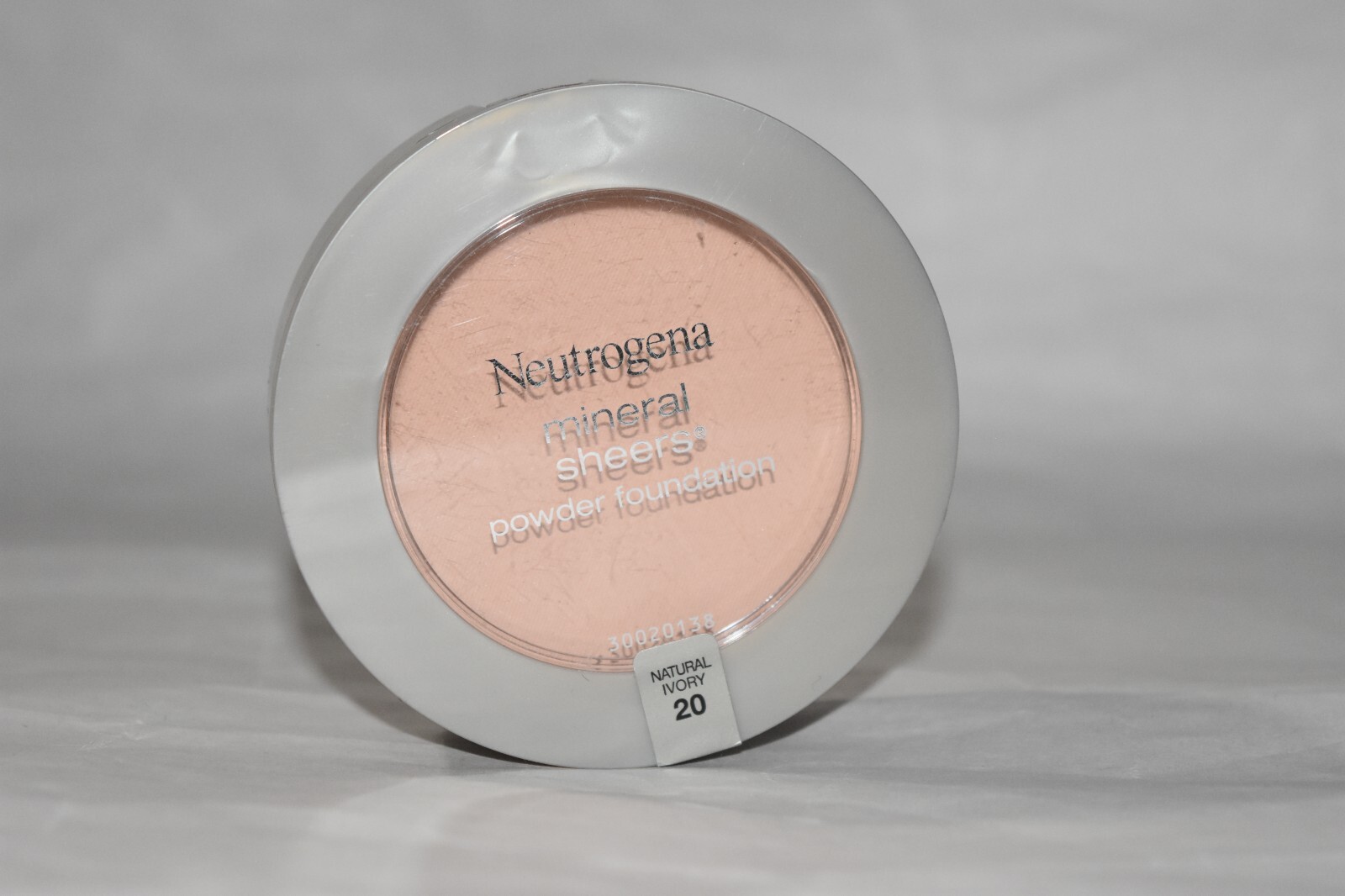 Neutrogena mineral sheers compact powder foundation - Natural Ivory 20 ...